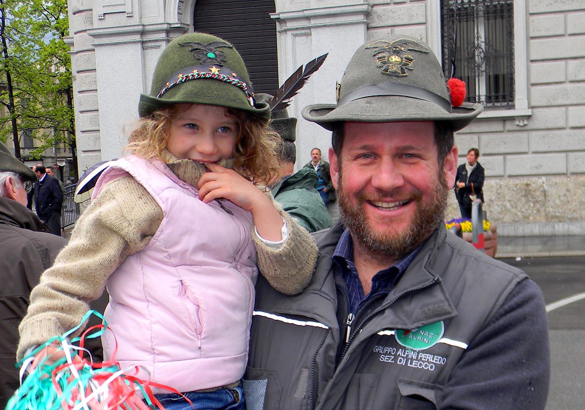 Classify ex- member of the Italian Alpine troops the Alpini with daughter